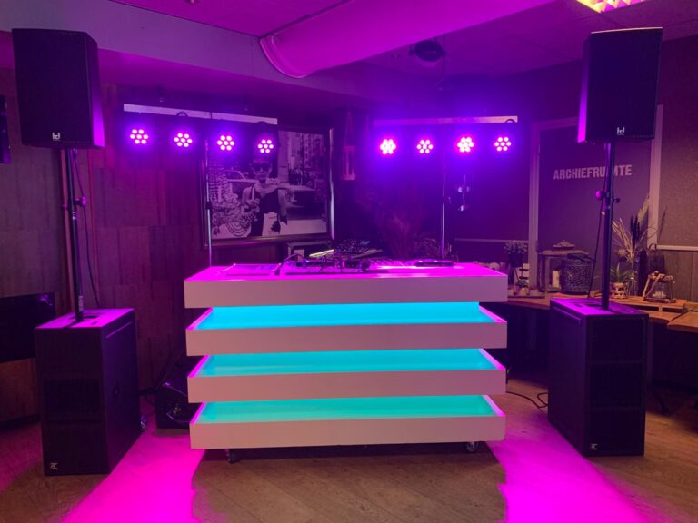 Dj booth huren | Voor iedere maat dj set een tafel beschikbaar!